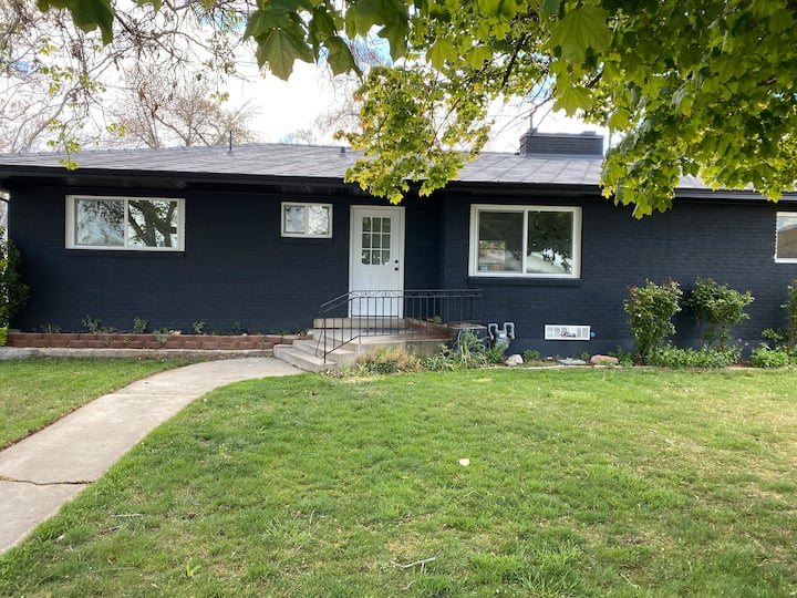 Utah Modern Cozy Cottage - Provo, UT