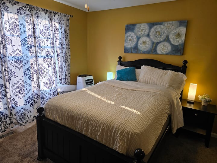 The Bloom Room: Private Room & Private Bath - Madison, WI