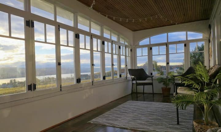 Lake View • 5br Farmhouse • Ev Charger • Wi-fi - Dundee, NY