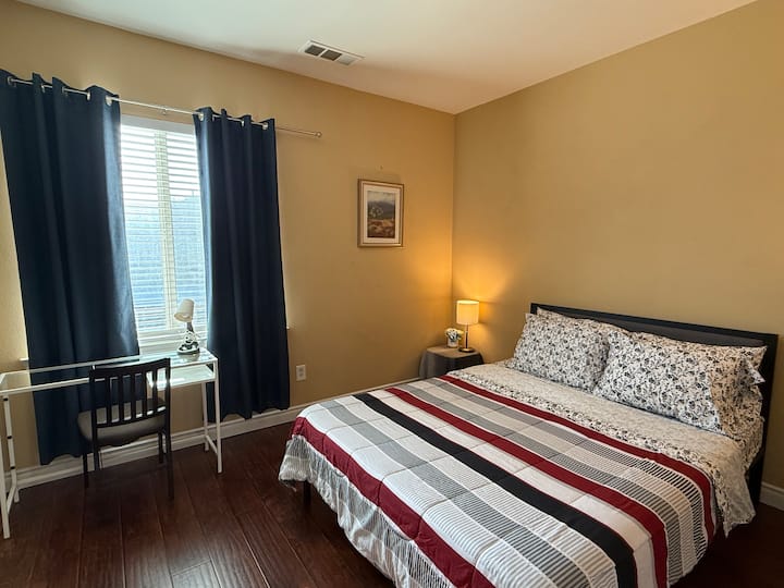 Relaxing And Quiet Room - Lancaster, CA