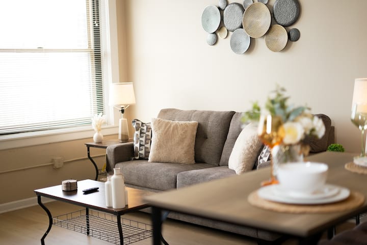 Delightful Downtown/free Parking - Cleveland