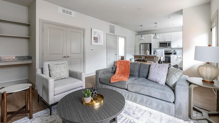 Landing | Incredible 2bd, Clubhouse, Yoga Studio - Fort Worth, TX