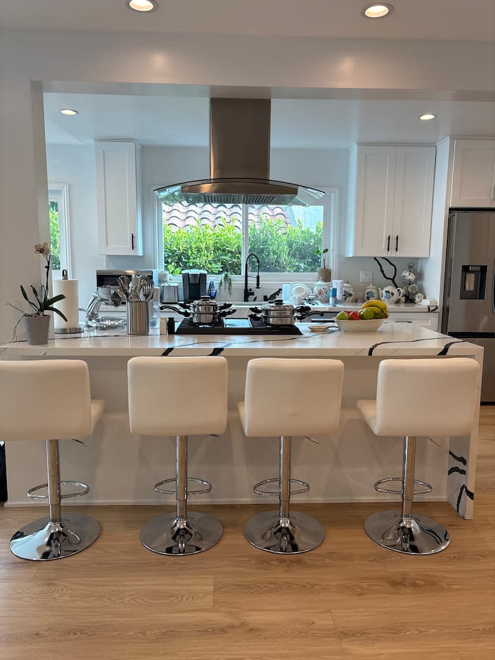 Melrose West Hollywood G Suite - West Hollywood, CA