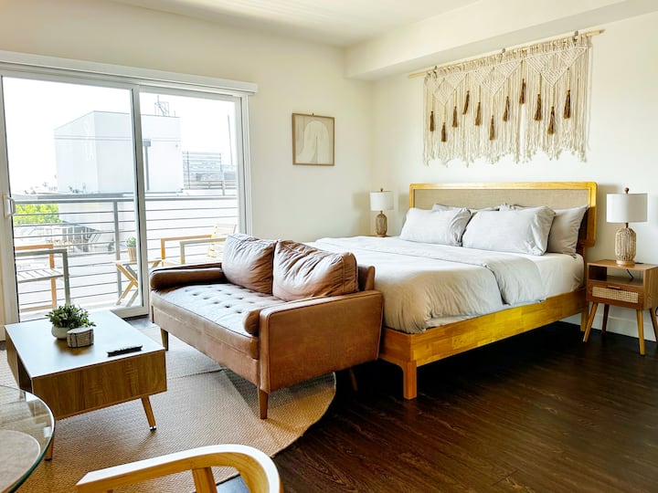 King Bed, Secured Garage, Gym, Pool - ウェスト・ハリウッド, CA