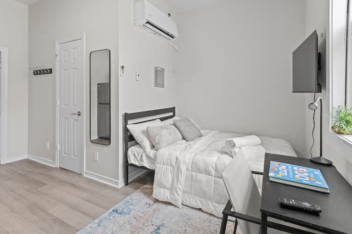 Tranquil City Studio Retreat - Ottawa