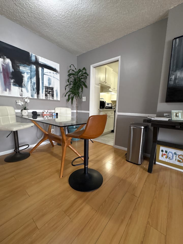 West Hollywood Beverly Hills M Suite - West Hollywood, CA