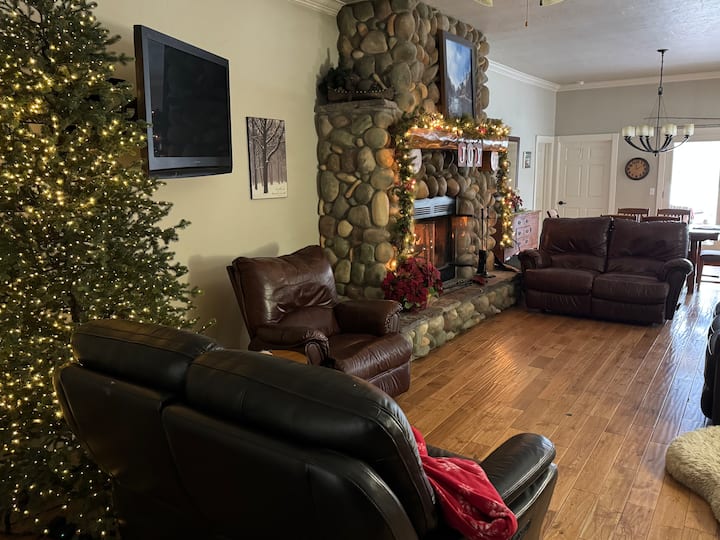 Home On The Rogue River - Grants Pass, OR
