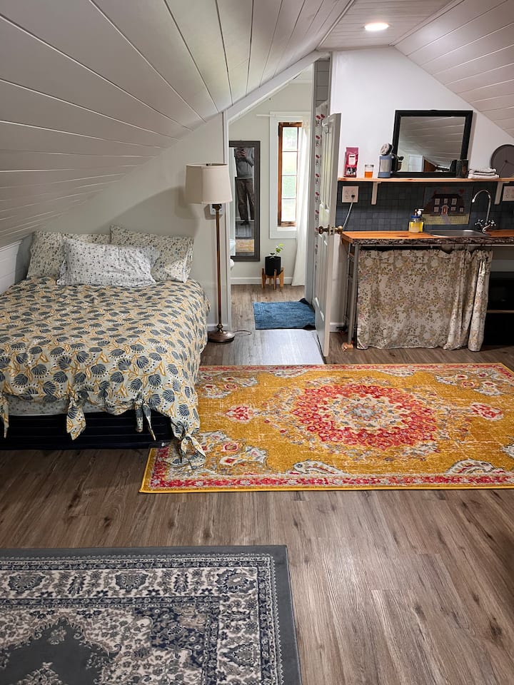 Studio Apartment Near Wesleyan - Middletown, CT