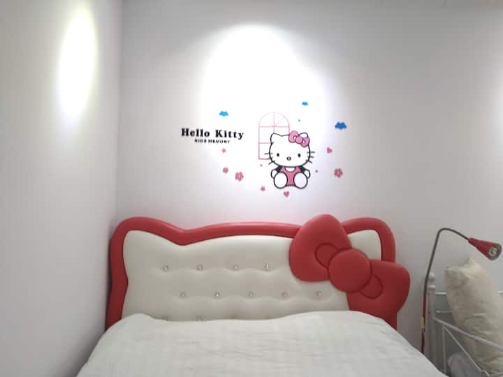 西門捷運站旁 Kitty 的一天 - Taipei City