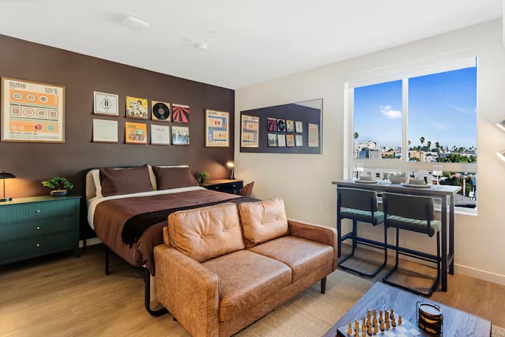 Weho, Free Secured Parking, Gym, Pool - Beverly Hills, CA