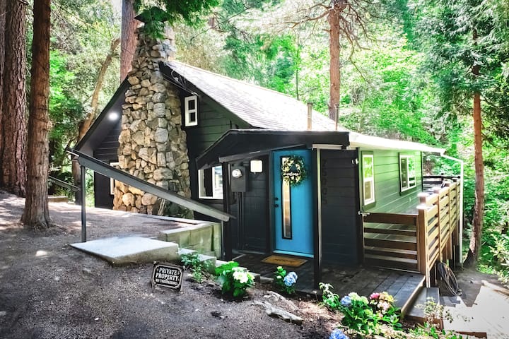 Crestline Creek Cottage - Crestline, CA