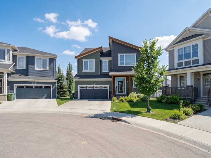 Modern 2 Br Walkout Suite 15 Mins To Airport - Calgary