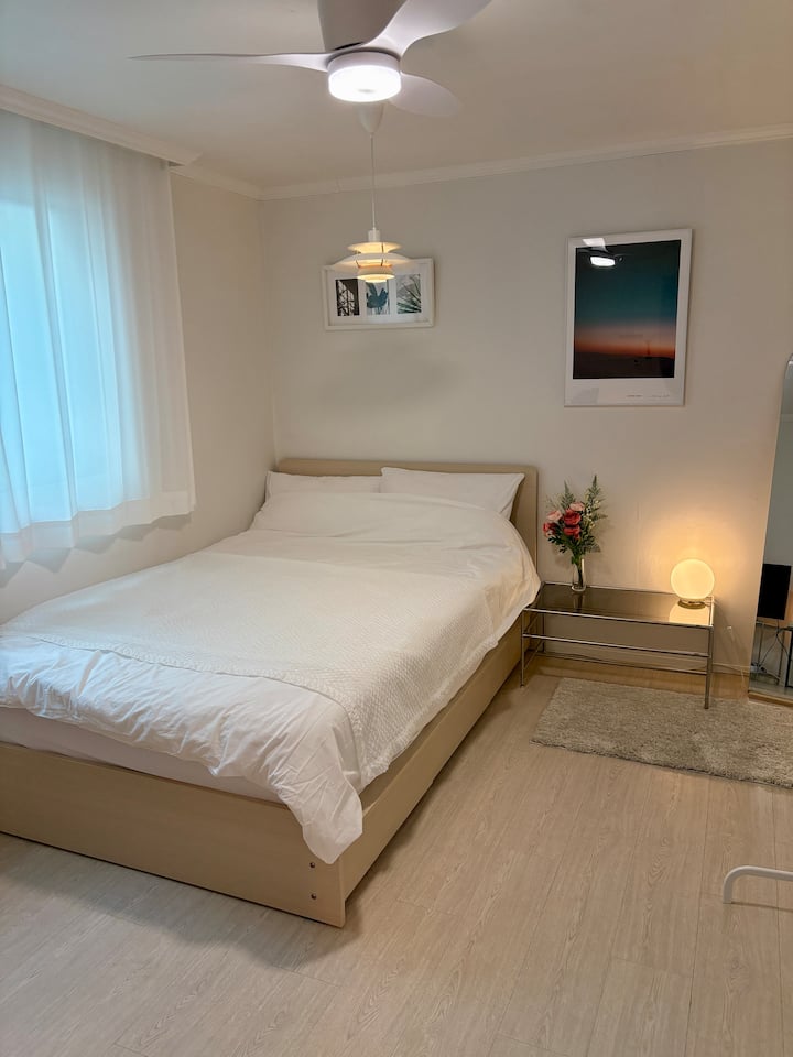 머무룸B / 마포 /아현역 2분거리 /홍대/이대 Mapo /Hongdae /2r2b/4인실 - Seoul