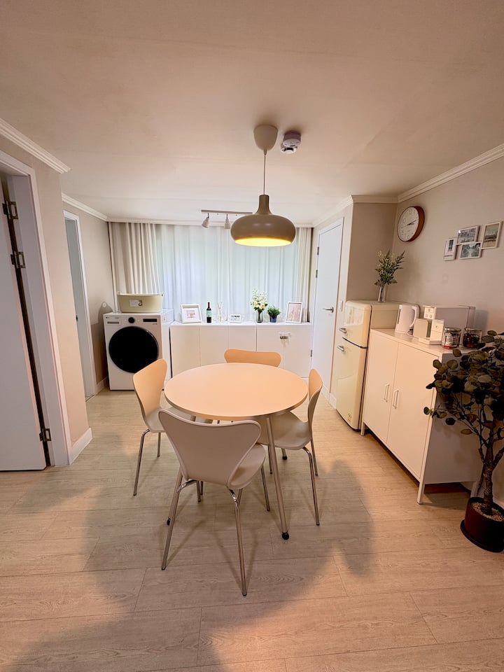 B [1월와인제공]#아현역1분#공항버스정류장1분#마포#홍대#짐보관가능#침실2#침대2#거실1 - Seoul