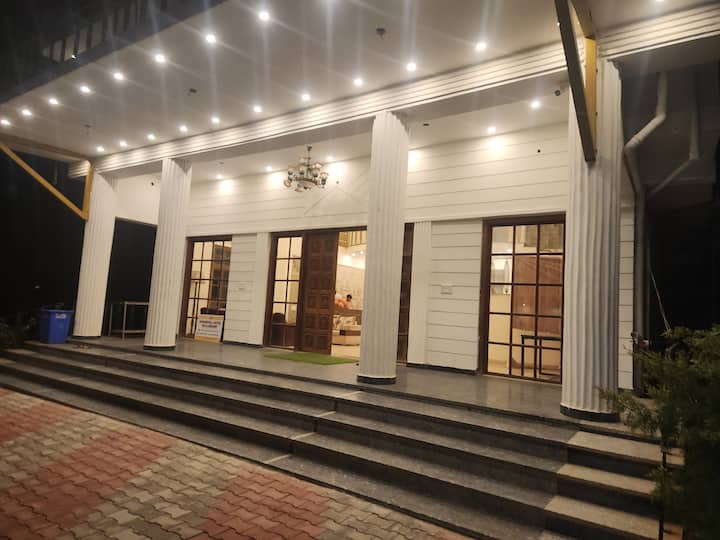 A Villa With Swimming Pool For Get Together - Bangalore