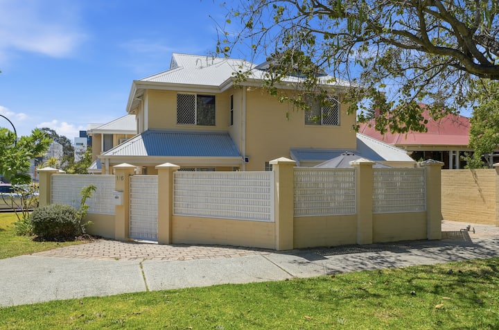 Entire Home In Victoria Park - Perth