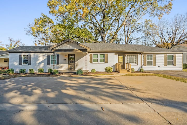 The Central Downtown House - Conway, AR