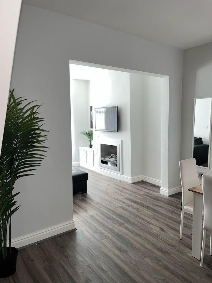 Modern & Spacious Home, Families, Liverpool, Wifi - Liverpool