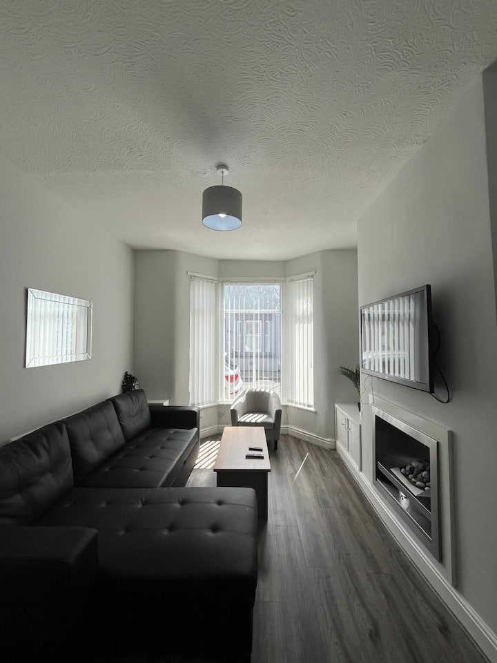 Spacious & Stylish Home From Home, Liverpool, Wifi - イギリス リバプール