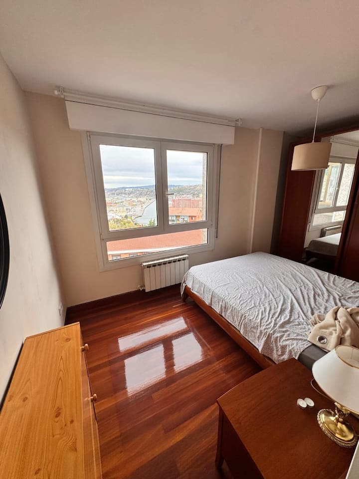 Habitación Para Parejas O Solos, Con Buenas Vistas - Bilbao
