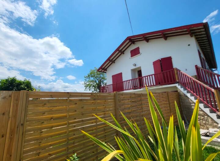 Appartement Cosy T3 Au Calme Emplacement Centrale - Urt