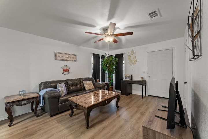 4bed/2ba House Fenced Yard Pet-friendly - Killeen, TX