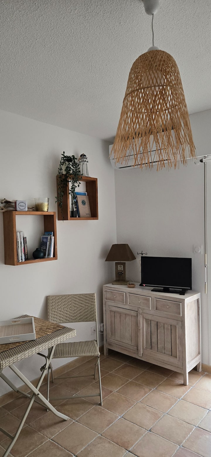 Studio Avec Terrasse Proche Plages - Le Lavandou