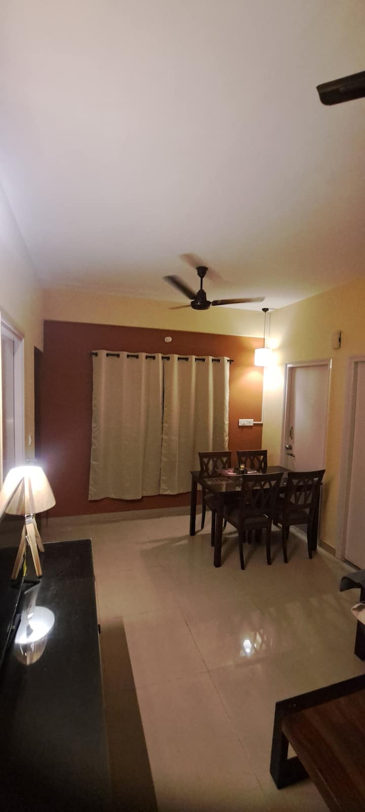 The Wanderer's Nest - Calcutta