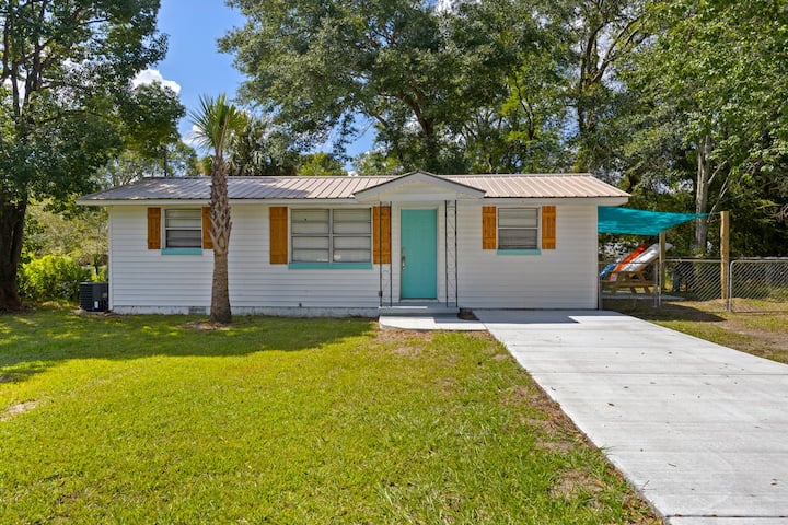 *The Lone Palm* 2/2 Beach Bungalow - Milton, FL