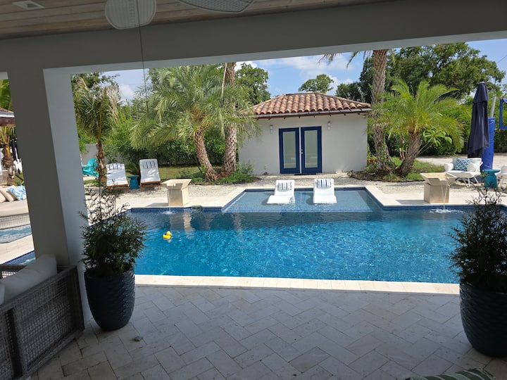 The Serenity Suite – Azure Views Tropical Oasis - Riverview, FL