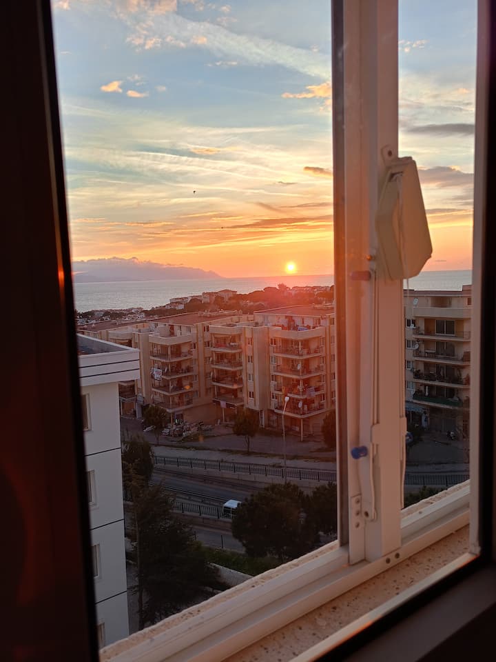 Yanlız Yaşiyorum Odanın 1 I Boş - Kuşadası