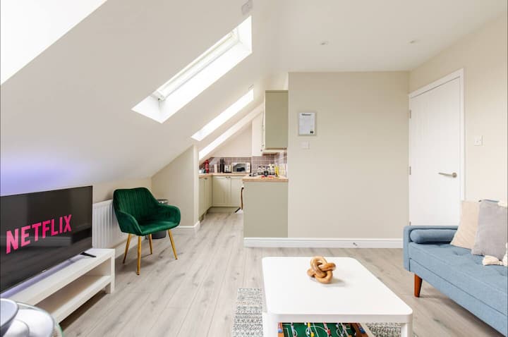 Two Bedroom Apartment | Free Parking | Rg1 - Reading