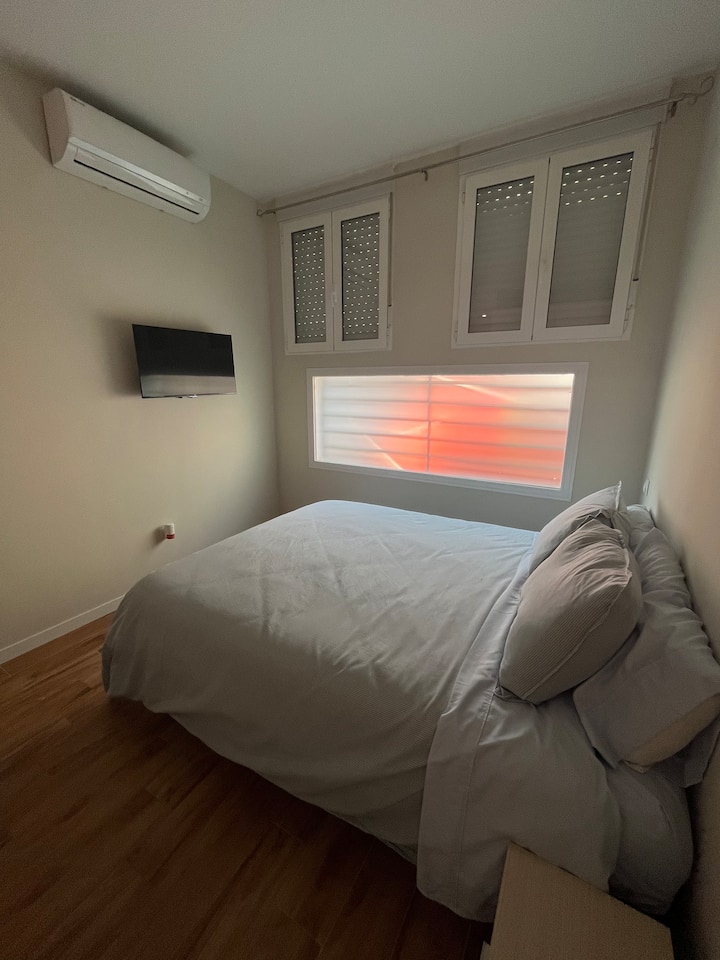 Room W/ Br - 1 Stop From Atocha - Madrid