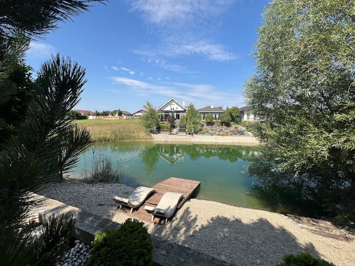 Lakeside Villa · Private Beach · 10min To Golf - スロバキア