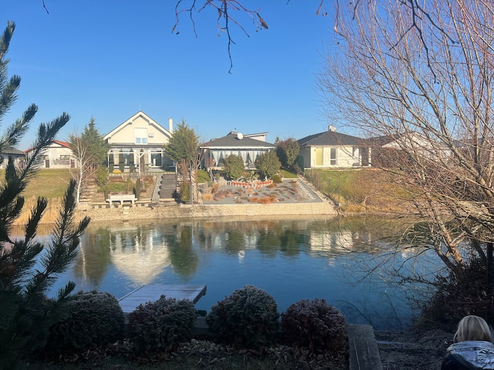 Lakeside Villa · Private Beach · 10min To Golf - Slovaquie