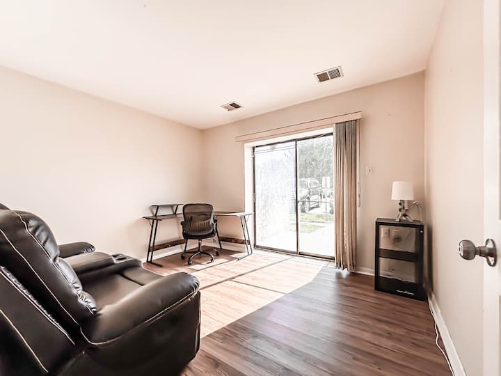 Pikesville 2br Apt Furnished Rental - Owings Mills, MD