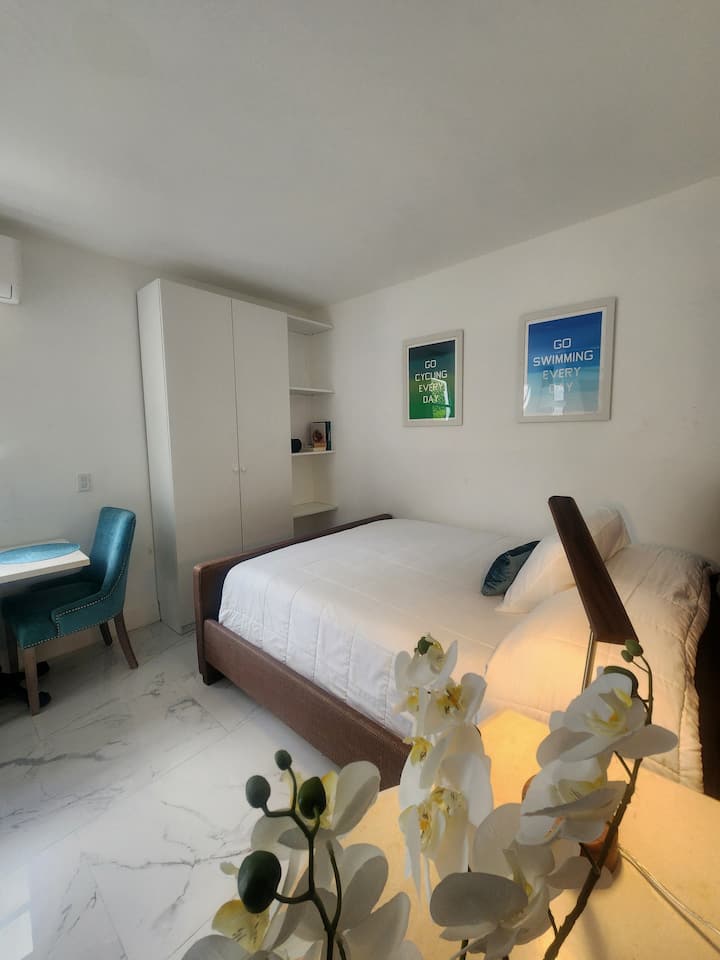 Fully Equipped Studio - Miami Gardens, FL