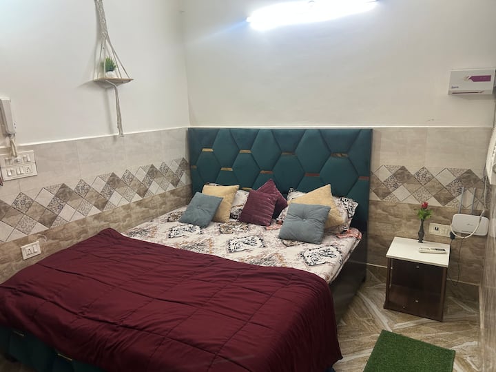 The City Den 2 For Max 4 -500 Mt Dwarka Mor - Delhi