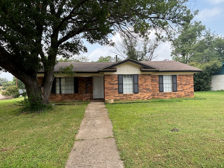 Home In Euless - Euless, TX