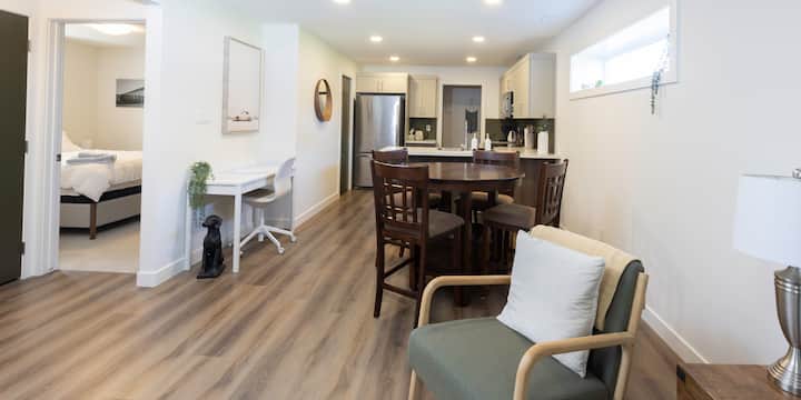 Bright 2-bed Executive Private Suite - Lethbridge