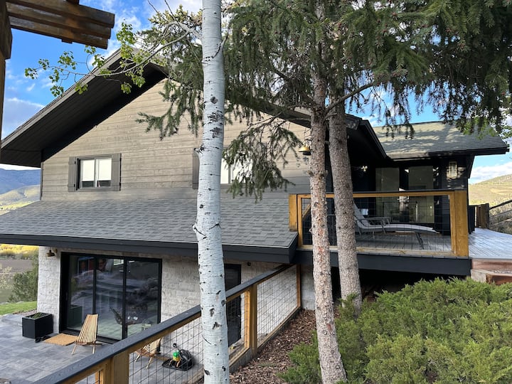 Modern Aspen Chalet W/ Mtn Views & Designer Decor - Snowmass, CO