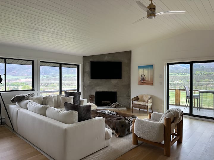 Modern Aspen Chalet W/ Mtn Views & Designer Decor - Aspen, CO