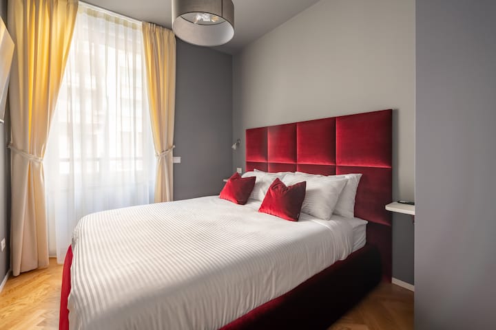 Grey Duomo View - Milan