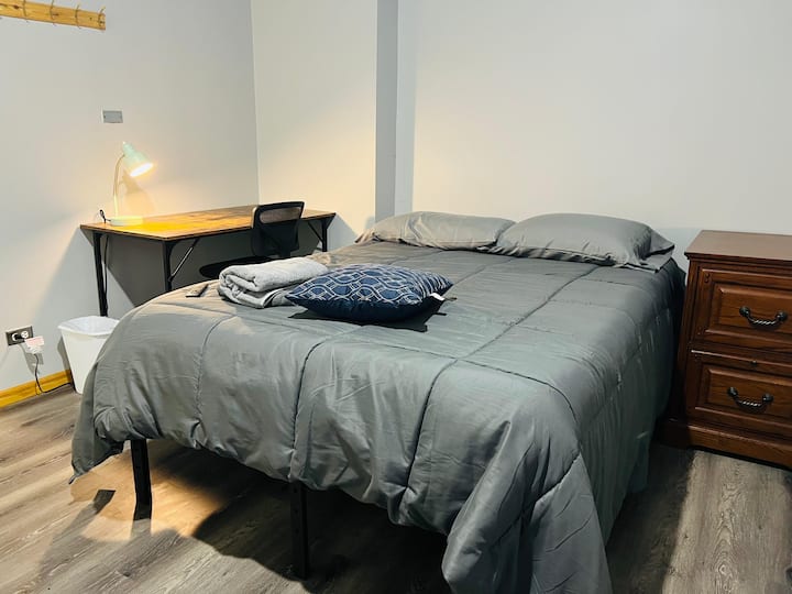 2 Blocks From Subway And 9 Minutes To Downtown Ar5 - Chicago, IL