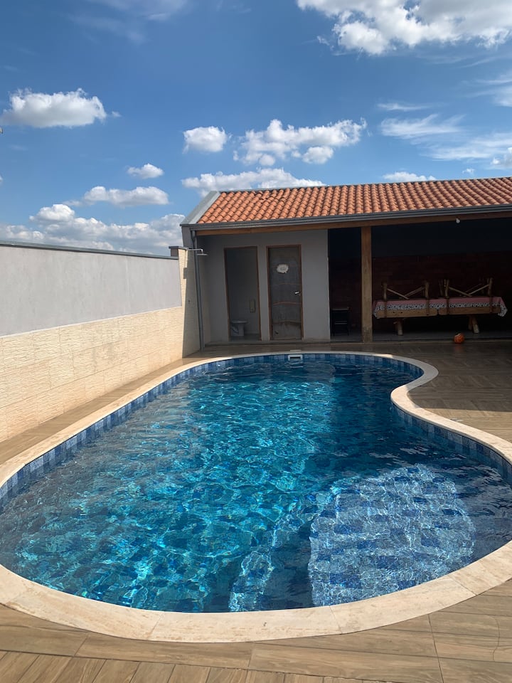 Espaço Com Piscina Para Eventos - Valinhos