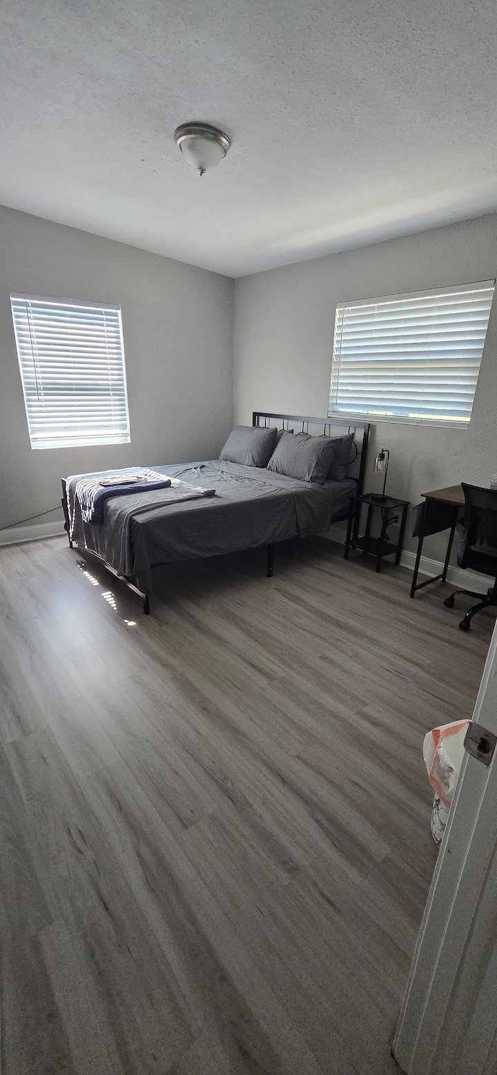 Spacious Private Room In Clearwater A - Dunedin, FL