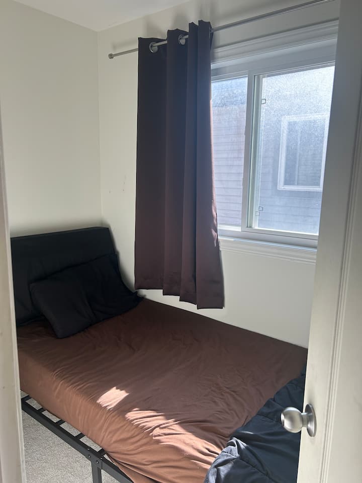 Paradise Living-small Den- 1 Guest(wifi +Parking) - Niagara Falls