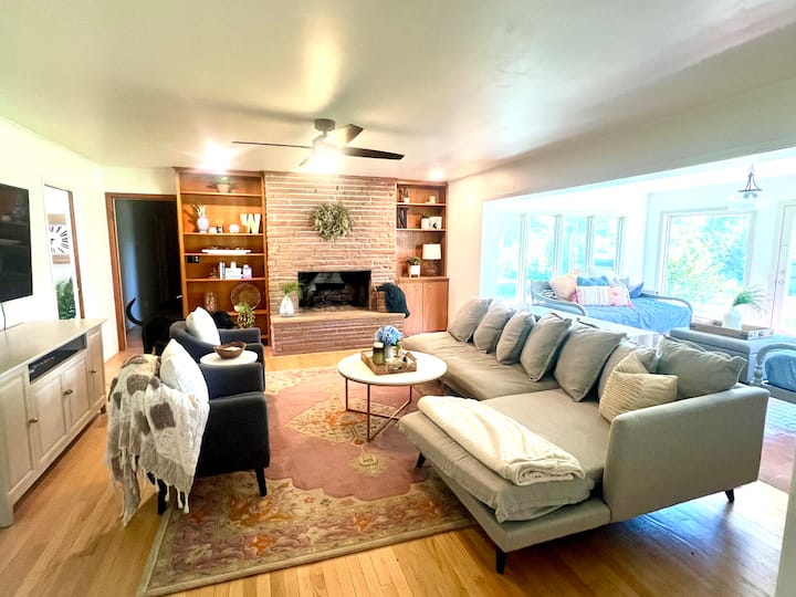 Expo/fairgrounds - Spacious, 3 Living Rooms, Yard - Tulsa, OK