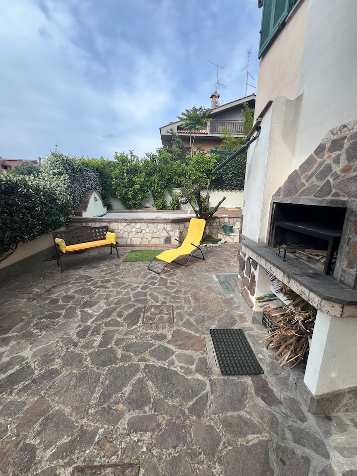 The Yellow House - Ciampino