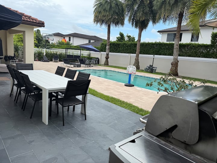 4br Luxury Pool Home In Miami Lakes Fully Equipped - Miami Lakes, FL
